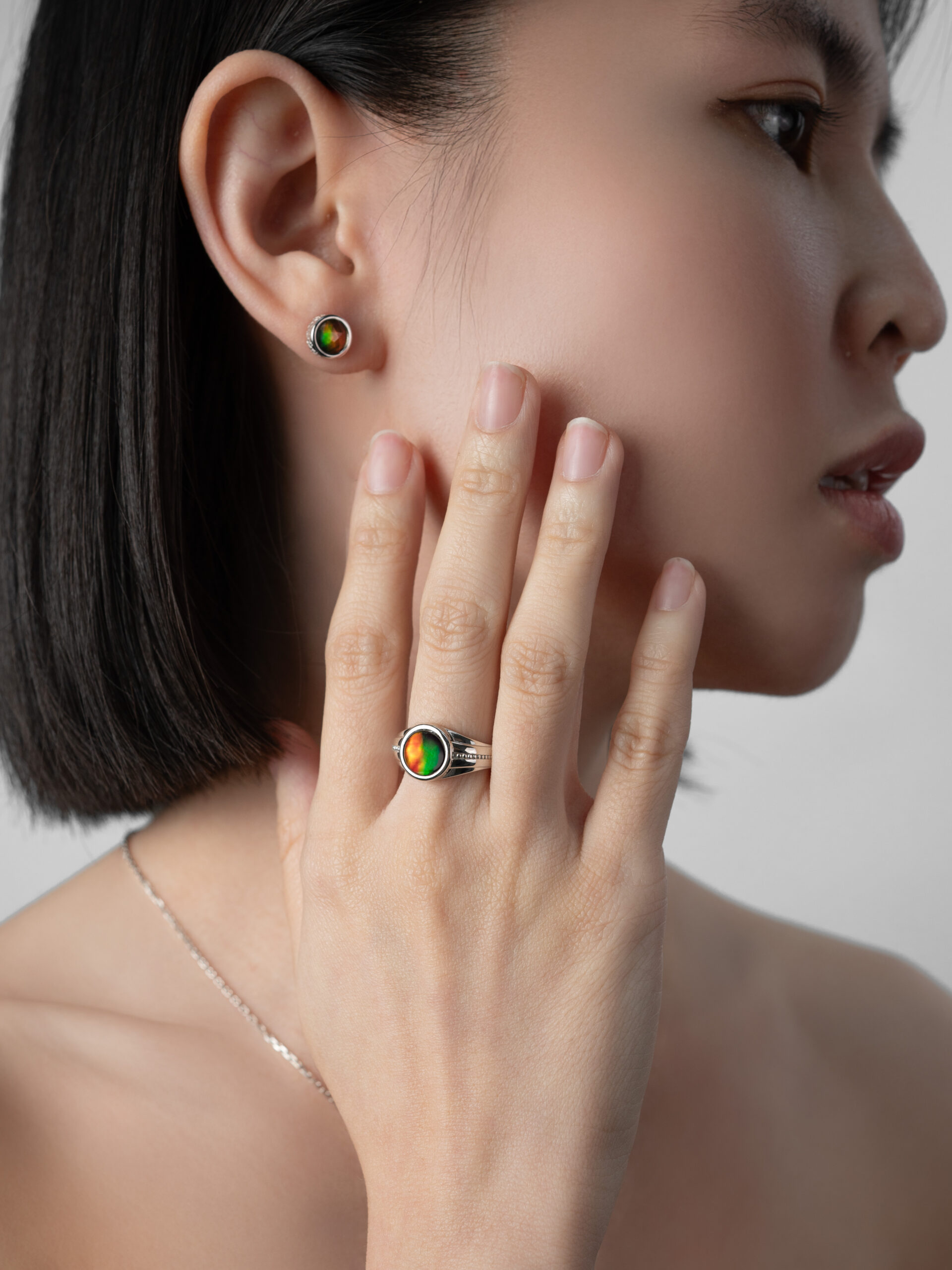 Aura Round Bezel Ammolite Signet Ring - Kaimirra